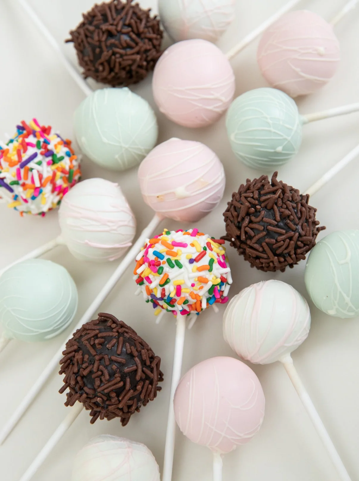 Delicious Gourmet Cake Pops - One Dozen Assorted Flavors – Earth and Sugar