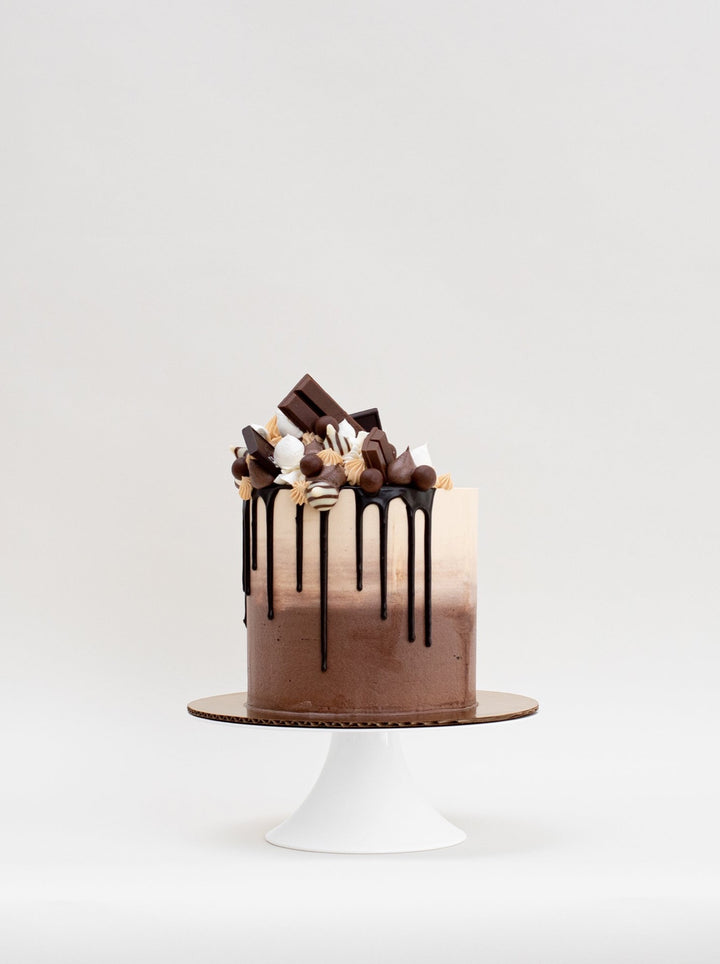 Violet Cake with Edible Gold Leaf and Macarons – Earth and Sugar