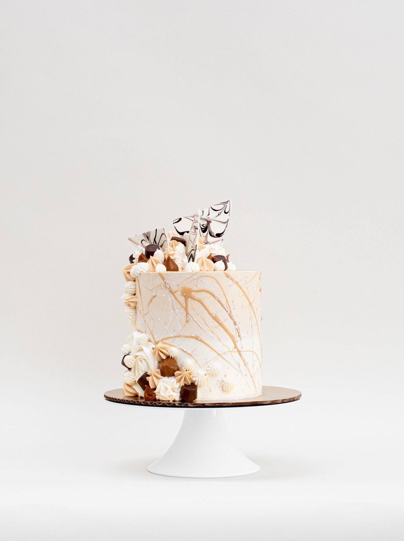 Dulce Cake with Marbled Chocolate Shards and Caramel Rolos® – Earth and ...
